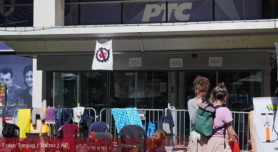 Studenti peti dan blokiraju zgrade RTS-a, zaposlenima onemogućen ulaz